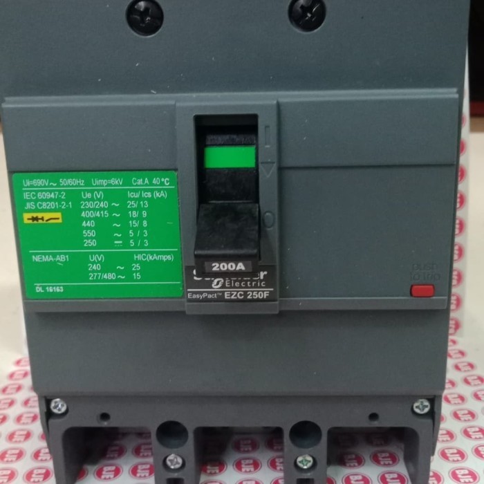 Jual New Mccb Breaker Ezc 250F 18Ka 3Phase 125A,160A,200A,250A Schneider | Shopee Indonesia