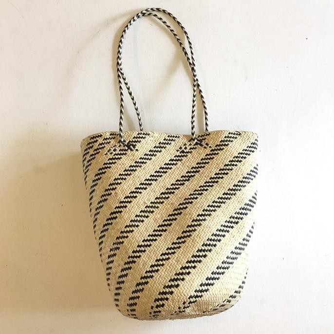 Jual Tas Rotan Oval Motif Garis [B002] - Tas Rotan Dayak Kalimantan ...