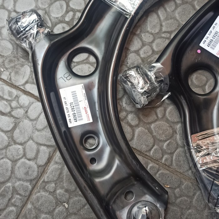 Jual Lower Arm Sienta Kanan Dan Kiri Baru Original Part Kode Br05 ...