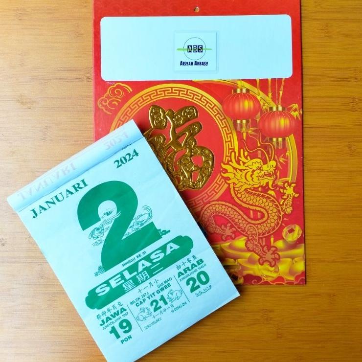 Jual Kalender Harian Sobek Besar 2024 Satu Set Papan Tatakan Shio Naga ...