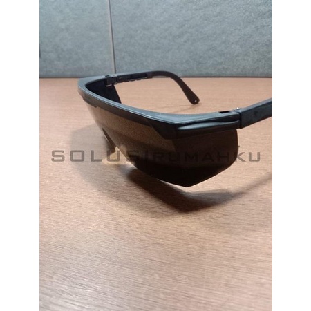 Jual KACAMATA SAFETY HITAM APD / KACA MATA LAS KERJA PELINDUNG HITAM | Shopee Indonesia