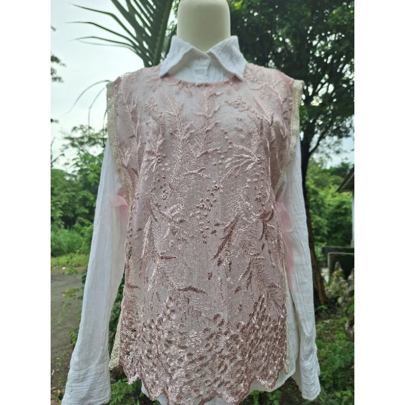 Jual VEST BRUKAT KOREAN STYLE tepi renda / Rompi brokat kemeja | Shopee ...