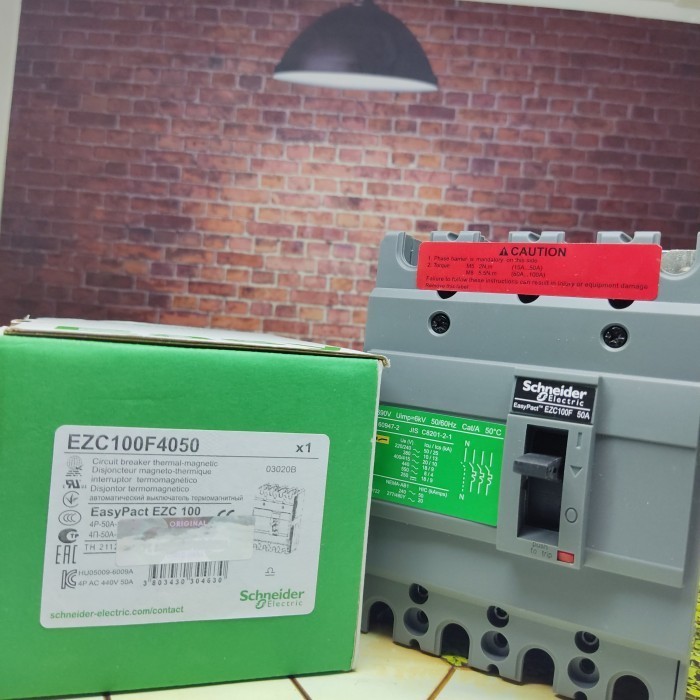 Jual MCCB / BREAKER SCHNEIDER EZC100F 4P 50A 10KA 4POLE EZC100F4050 50 A | Shopee Indonesia