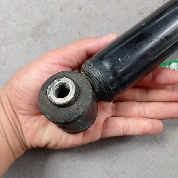 Jual Shock Absorber Shockbreaker Belakang Chevrolet Spin Asli Original ...