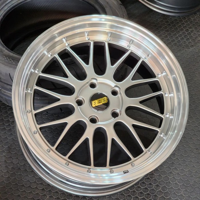 Jual VELG MOBIL 18 BBS LM PCD 5X114,3 VELG R18 INNOVA HRV CIVIC TERIOS RUSH | Shopee Indonesia