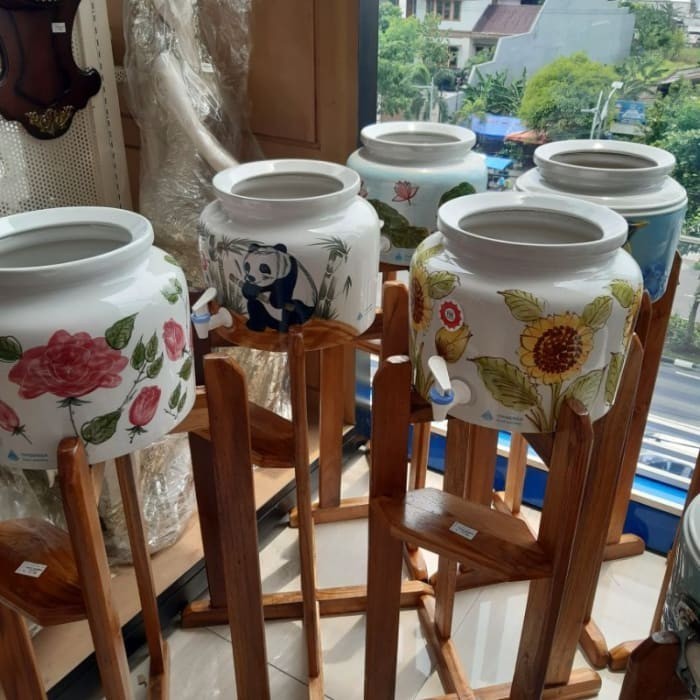 Jual Gra Guci Keramik Air & T50 Tempat Kaki Jati 1 Set Guci Air Minum ...