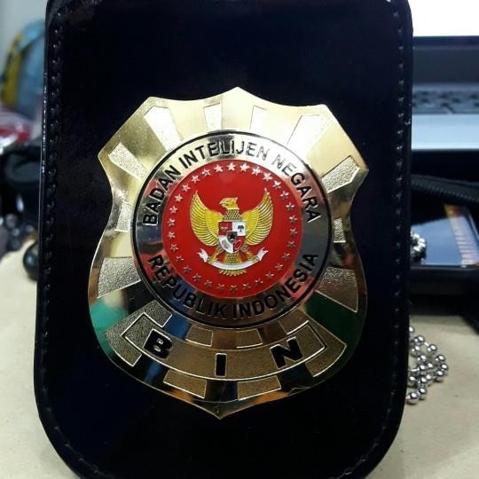 Jual Name Tag Holder/Kalung Lencana Bin Merah Terbaru (Dompet Glossy ...