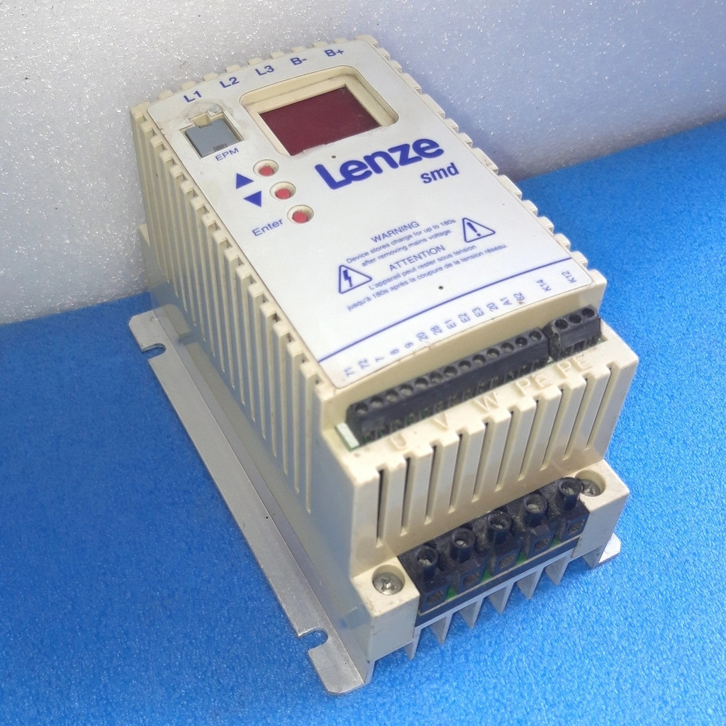 Jual inverter LENZE 0.37kw 400v ESMD371L4TXA | Shopee Indonesia