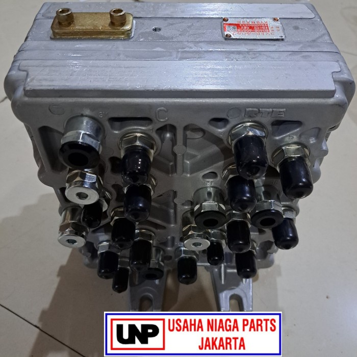 Jual NEW SERIES SHUTTLE VALVE SIGNAL VALVE ZAXIS 200 HITACHI ORIGINAL ...