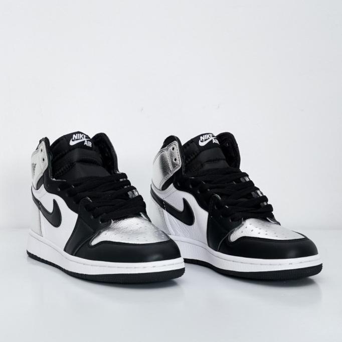 Jual Jordan 1 Retro High Silver Toe (W) Black Metallic Silver White ...
