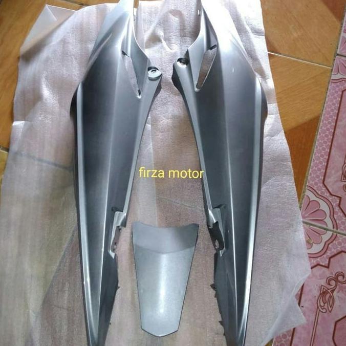 Jual COVER BODY BELAKANG MOTOR HONDA REVO LAMA WARNA SILVER BODI REVO ...