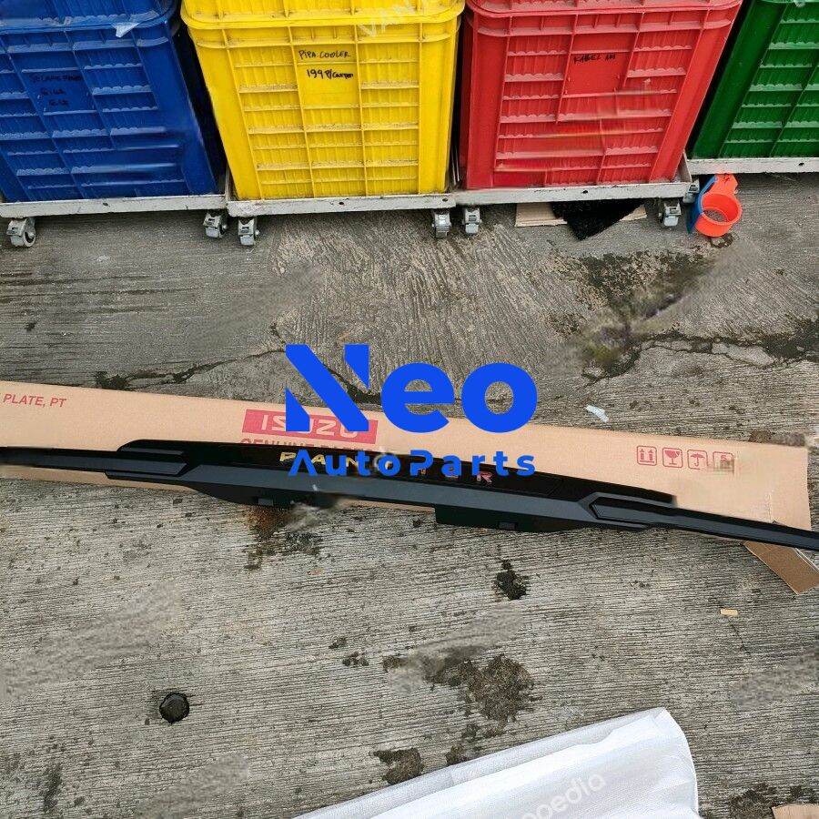 Jual Garnish List Plat Nomer Belakang Isuzu Panther Kapsul Hitam ...