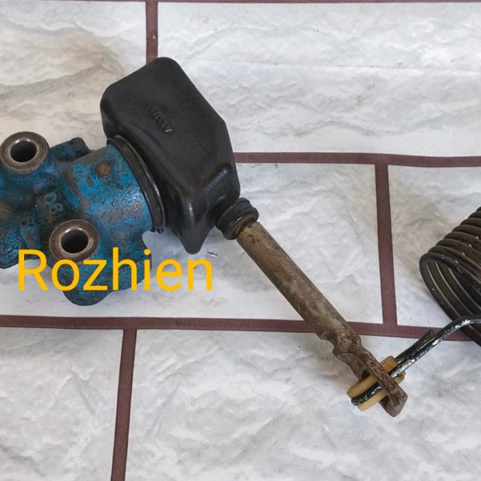 Jual Pembagi Minyak Rem Brake Valve Assy Innova Hilux Fortuner Original ...