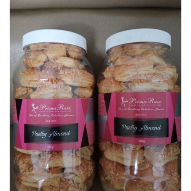 Jual Pastry Coklat Keju, Pastry Keju Dan Pastry Almond Primarasa Toples ...
