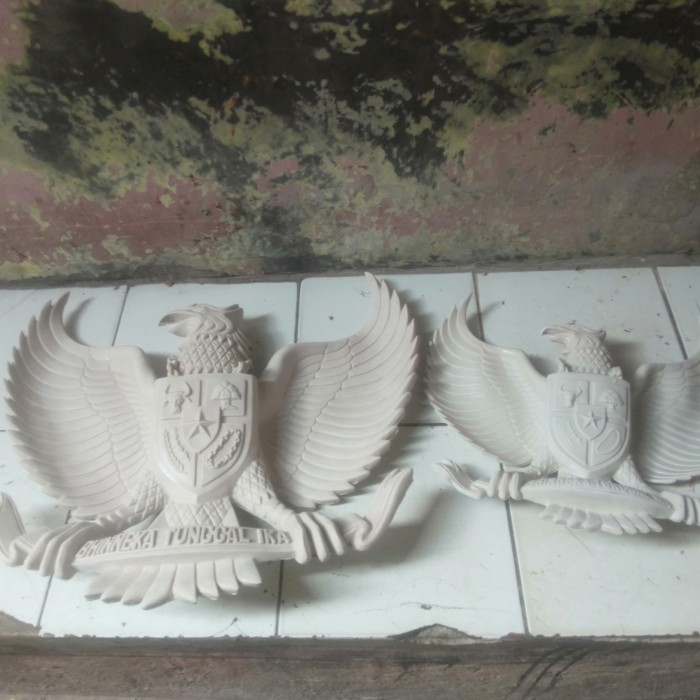 Jual garuda pancasila 40x45 belum dicat / hiasan dinding garuda ...