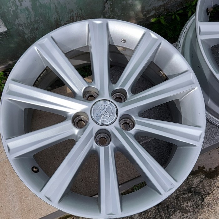 Jual BARU!! Velg Toyota Camry Hybrid Original OEM Second Innova ...
