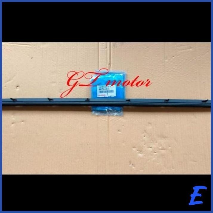 Jual 68172-0K010 KARET LIST PELIPIT KACA PINTU DALAM DEPAN KIRI HILUX ...