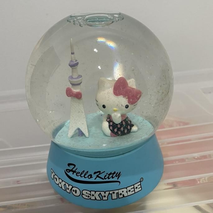 Jual hello kitty tokyo skytree snow globe / sanrio snow globe | Shopee ...