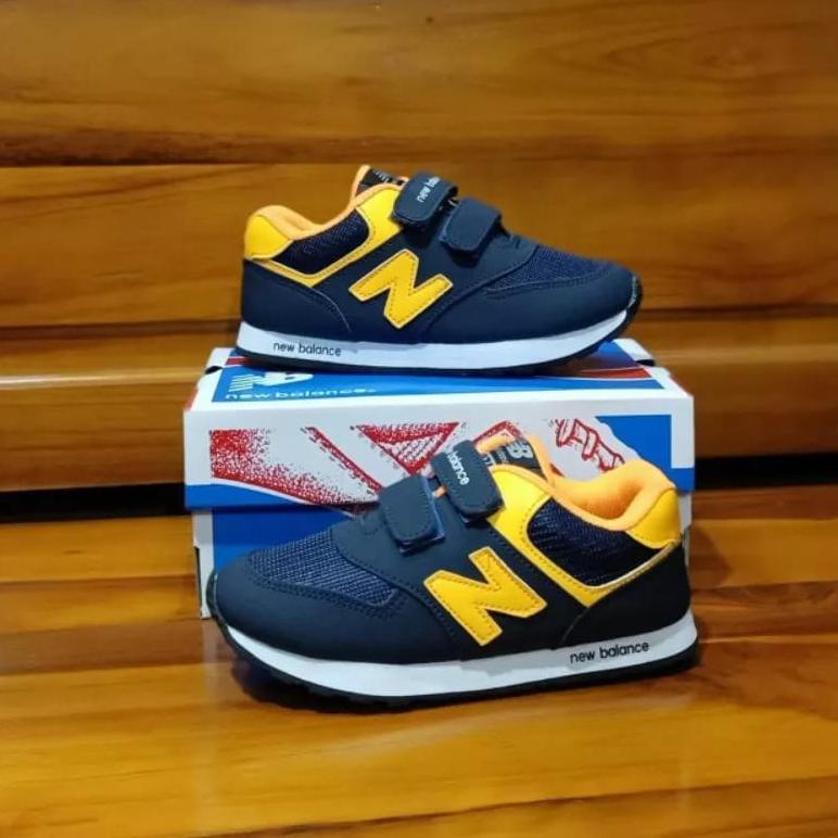 Jual Sepatu Sneaker Anak Model Velcro Usia 1-9 Tahun Terbaru dan Trendy ...