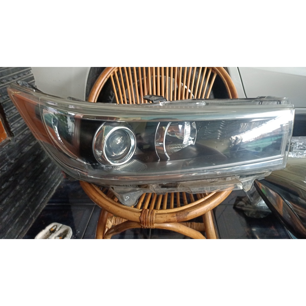 Jual Headlamp kanan Toyota Innova reborn type v original | Shopee Indonesia