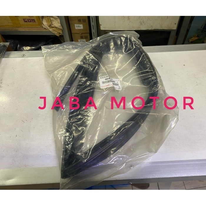 Jual Karet kaca-Run Channel corolla altis pintu belakang original ...
