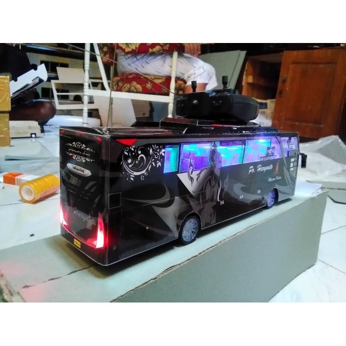 Jual Miniatur Bis Hr 049 Golden Boy Remote Miniatur Bus Full Interior ...