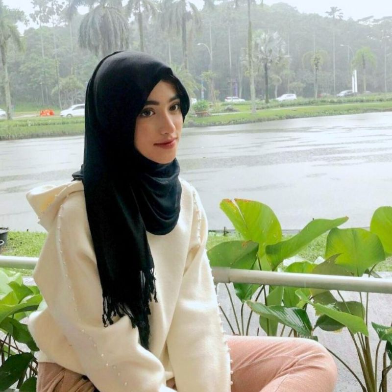 Jual Pashmina Shirin Hitam Jahit Tepi | Pashmina Kasmir Rawis | Pasmina ...