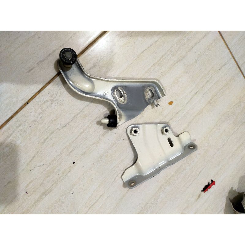 Jual roler engsel pintu sliding door atas alphard vellfire anh20 kiri ...