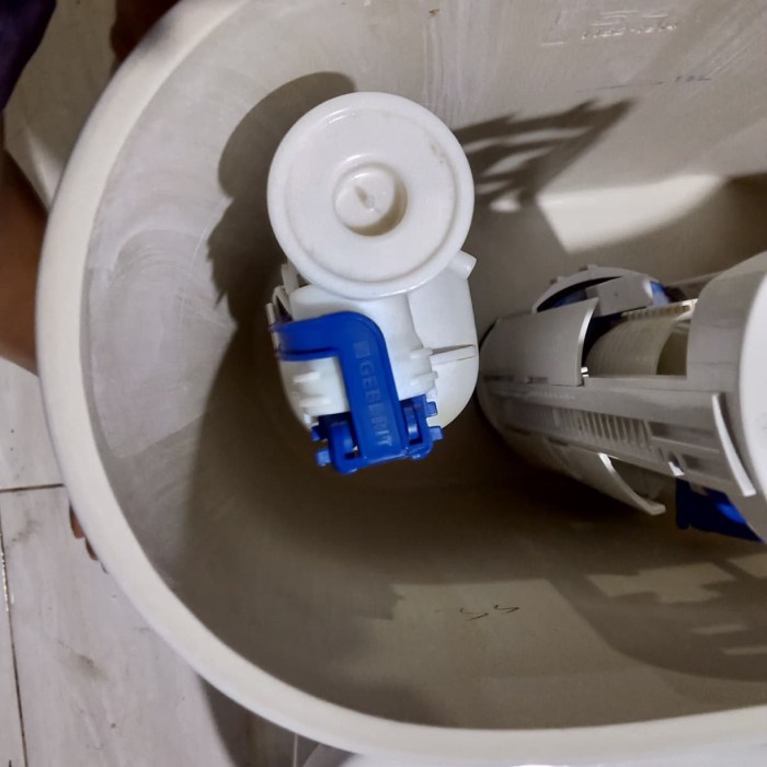 Jual Pelampung Closet Toilet Kloset Duduk Toto Pelampung Universal ...