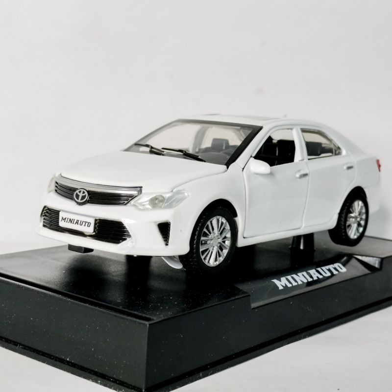 Jual Miniauto 1/32 Diecast Toyota Camry - putih | Shopee Indonesia