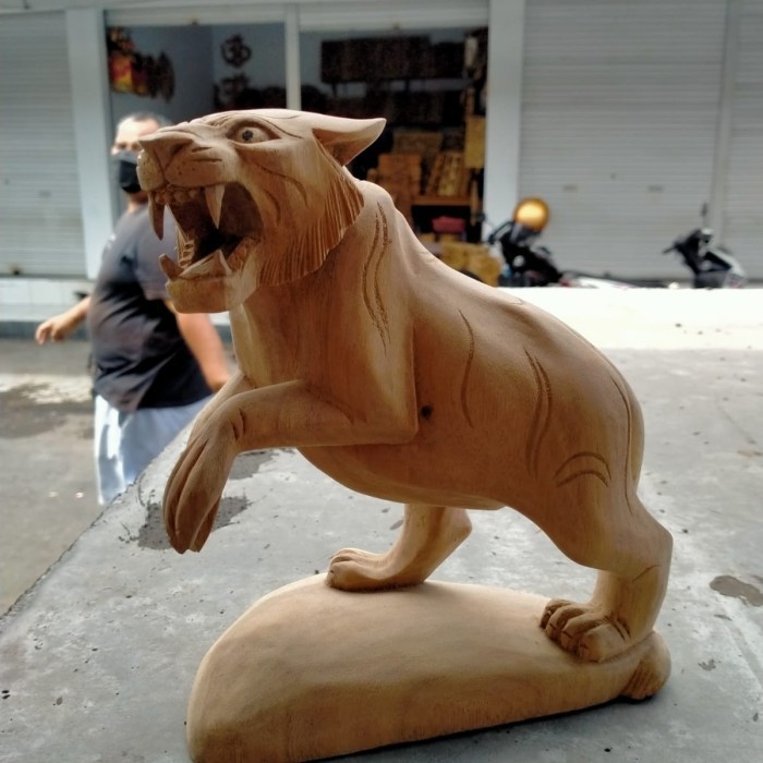 Jual Patung Macan Dengan Tatakan Kayu/Patung Macan Kayu | Shopee Indonesia