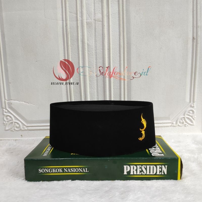 Jual PECI SONGKOK KOPIAH HITAM LAMBANG KUJANG TINGGI 9CM - PECI PRIA ...