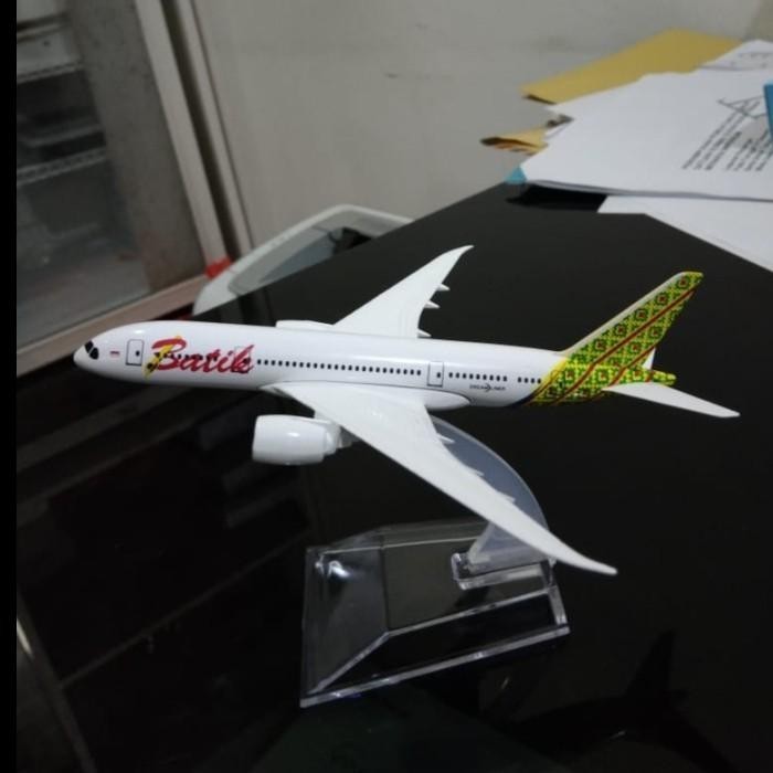 Jual Miniatur Diecast Pesawat Batik Air Indonesia | Shopee Indonesia