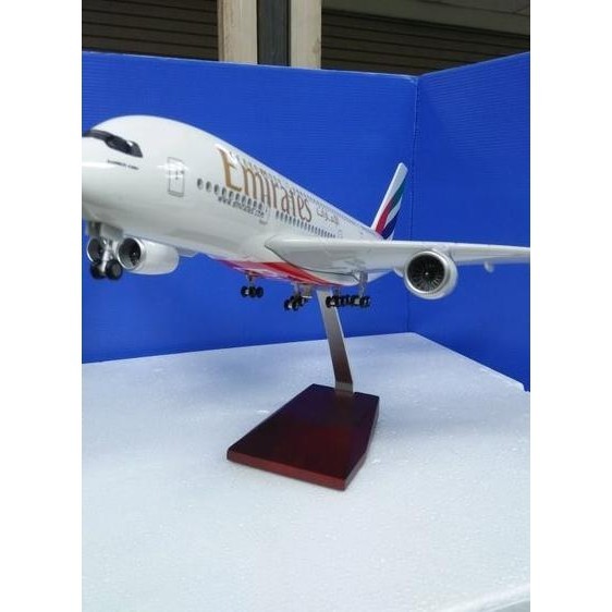 Jual Pesawat Diecast Miniatur Emirates Airlines Besar | Shopee Indonesia