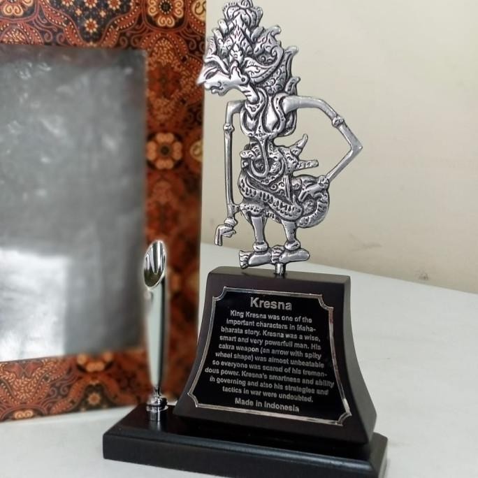 Jual Tempat pulpen/belpoint/pen wayang Arjuna warna kuningan 18 x 13 cm ...