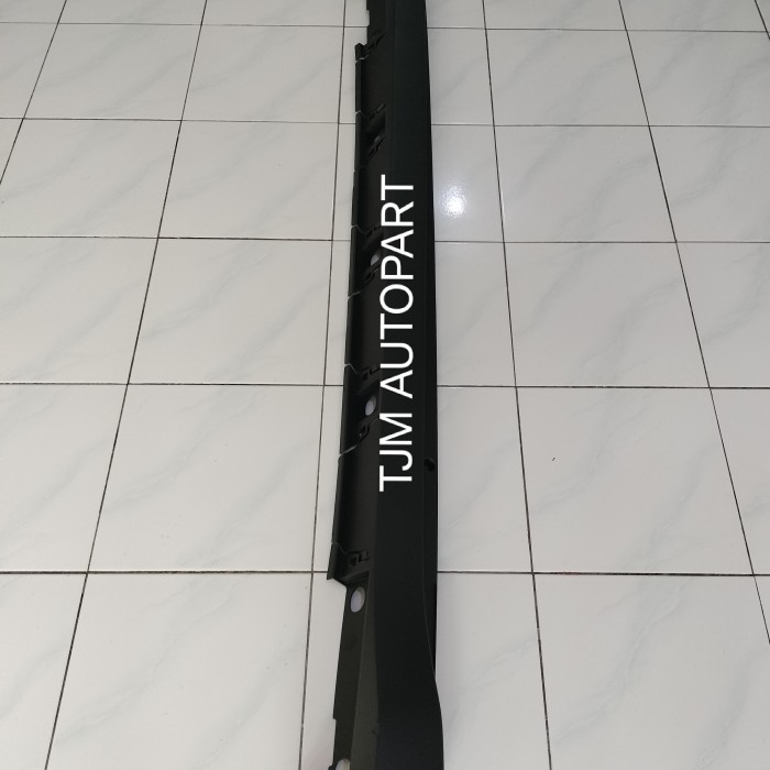 Jual Side Skirt Cover Trisplang Bodykit Samping Innova Zenix Original ...