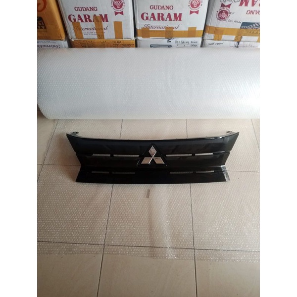 Jual GRILL DEPAN MITSUBISHI EXPANDER 2021 HITAM ORIGINAL | Shopee Indonesia