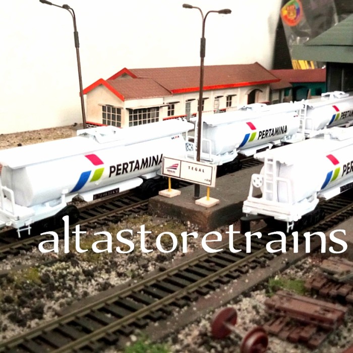 Jual miniatur gerbong minyak pertamina livery putih railking | Shopee ...