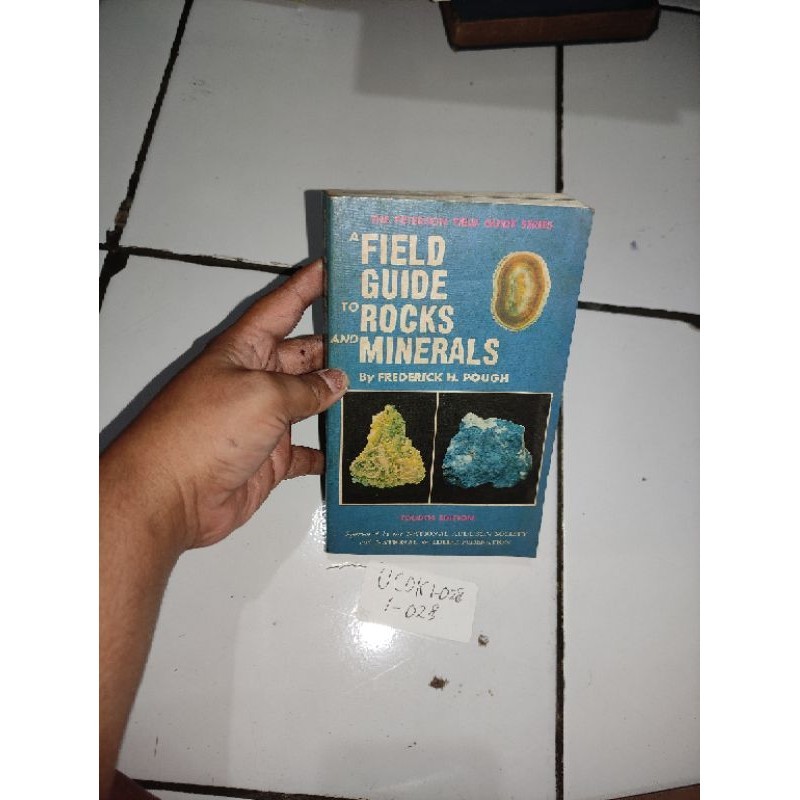 Jual Buku a field guide to rocks and minerals by Frederick | Shopee ...
