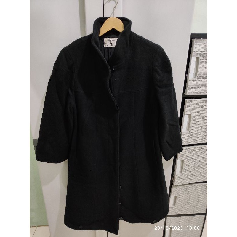 Jual coat wool hitam second preloved | Shopee Indonesia