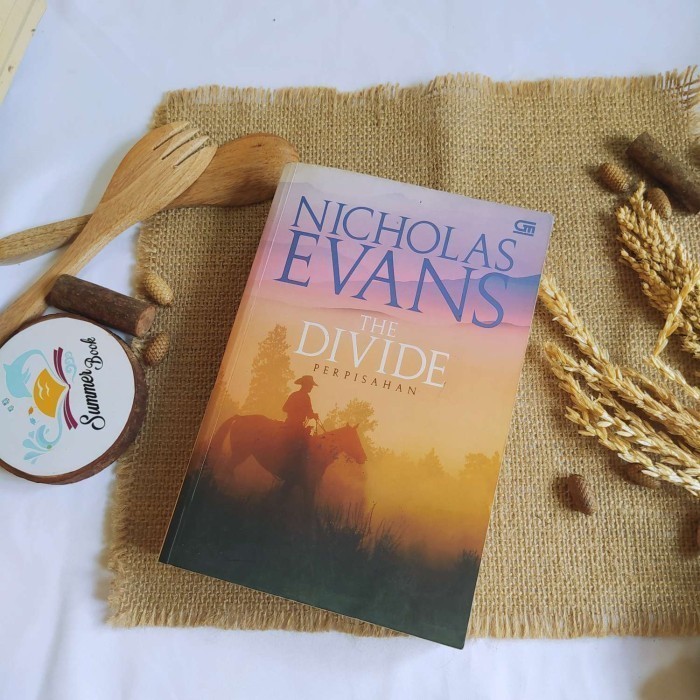 Jual Buku THE DIVIDE - NICHOLAS EVANS perpisahan Original Preloved ...