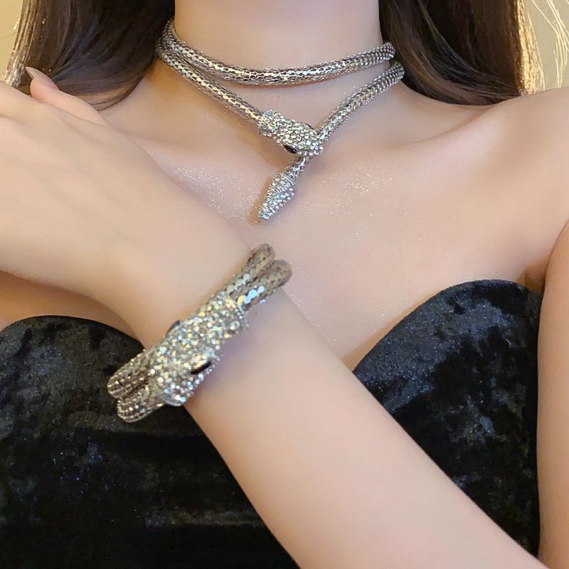 Jual Rantai Klavikula Punk Gelap Magnetik Berbentuk Ular Yang ...