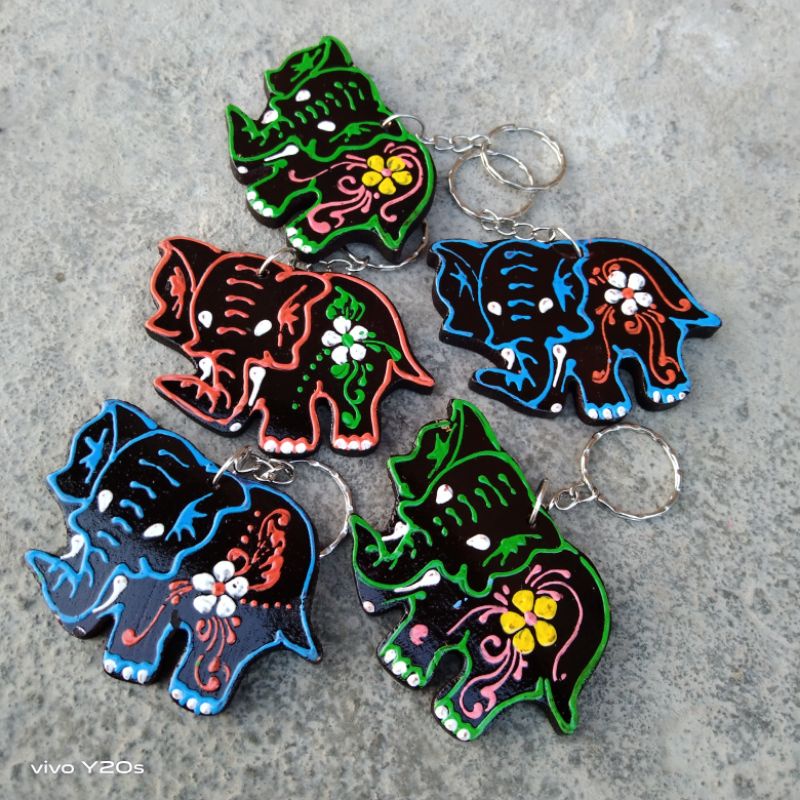 Jual 1 pcs gantungan kunci kayu batik motif gajah Souvenir Malioboro ...