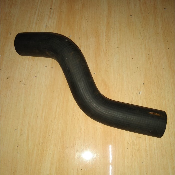 Jual Parts Imitasi Selang Radiator Atas Mazda Vantrend / Mr90 E5D315186 ...