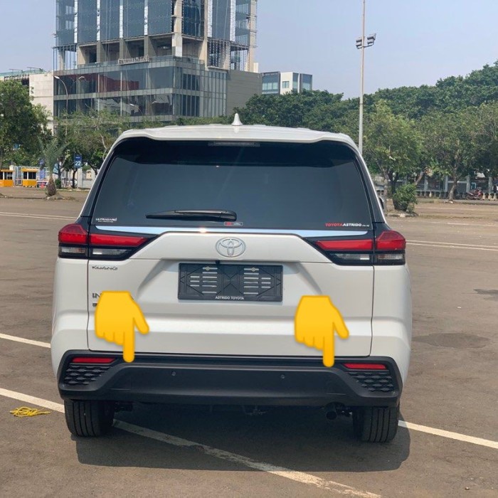 Jual BODYKIT Body kit Bemper bumper belakang Innova Zenix original ...