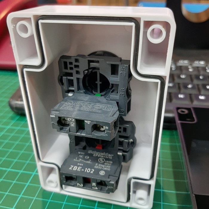 Jual Asli Schneider Push Button Switch Start Stop Kombinasi Komplit Box ...