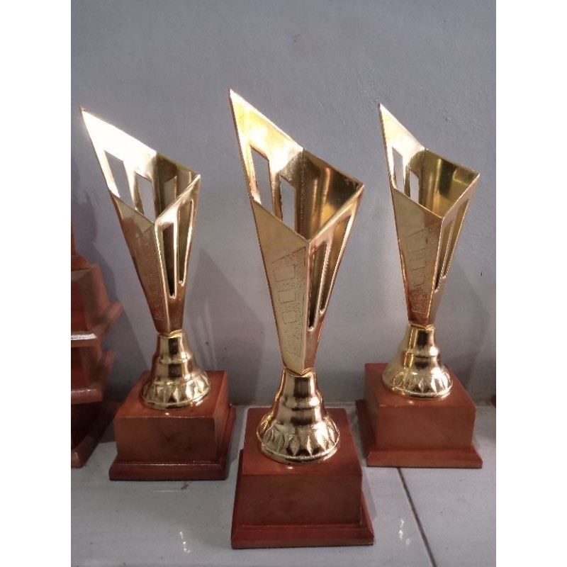 Jual Trophy logam kualitas obor NEW kotak spiral per pcs tinggi 37cm ...