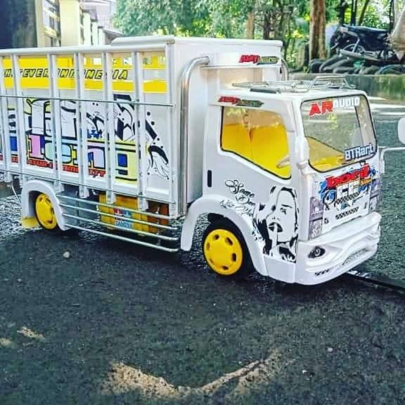 Jual miniatur truk trek oleng Sekar taro putih full lampu leed | Shopee ...