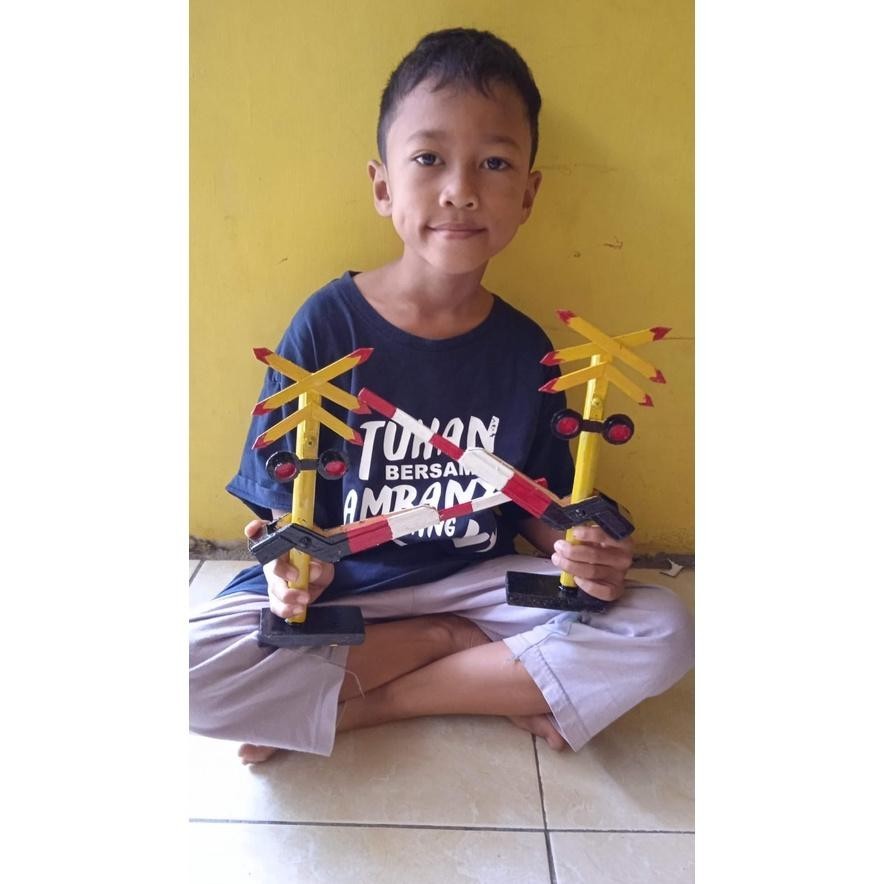 Jual Mainan Miniatur Palang Pintu Kereta Api Indonesia Palang Sepur Kai ...
