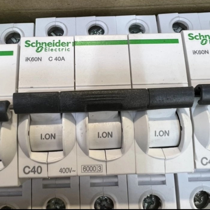 Jual MCB Schneider IK60N 3P 40A Original New Gress K02 | Shopee Indonesia
